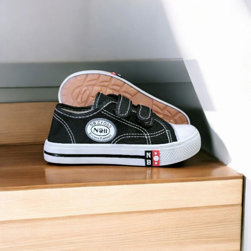 Jual Sepatu Sekolah N.B model Velcro/perekat Sol kuning/karet anti ...