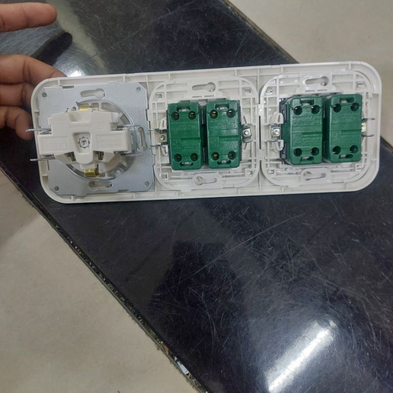 Jual panasonic combinasi frem 3gang isi 1 stopkontak nonCp+ 4 mata ...