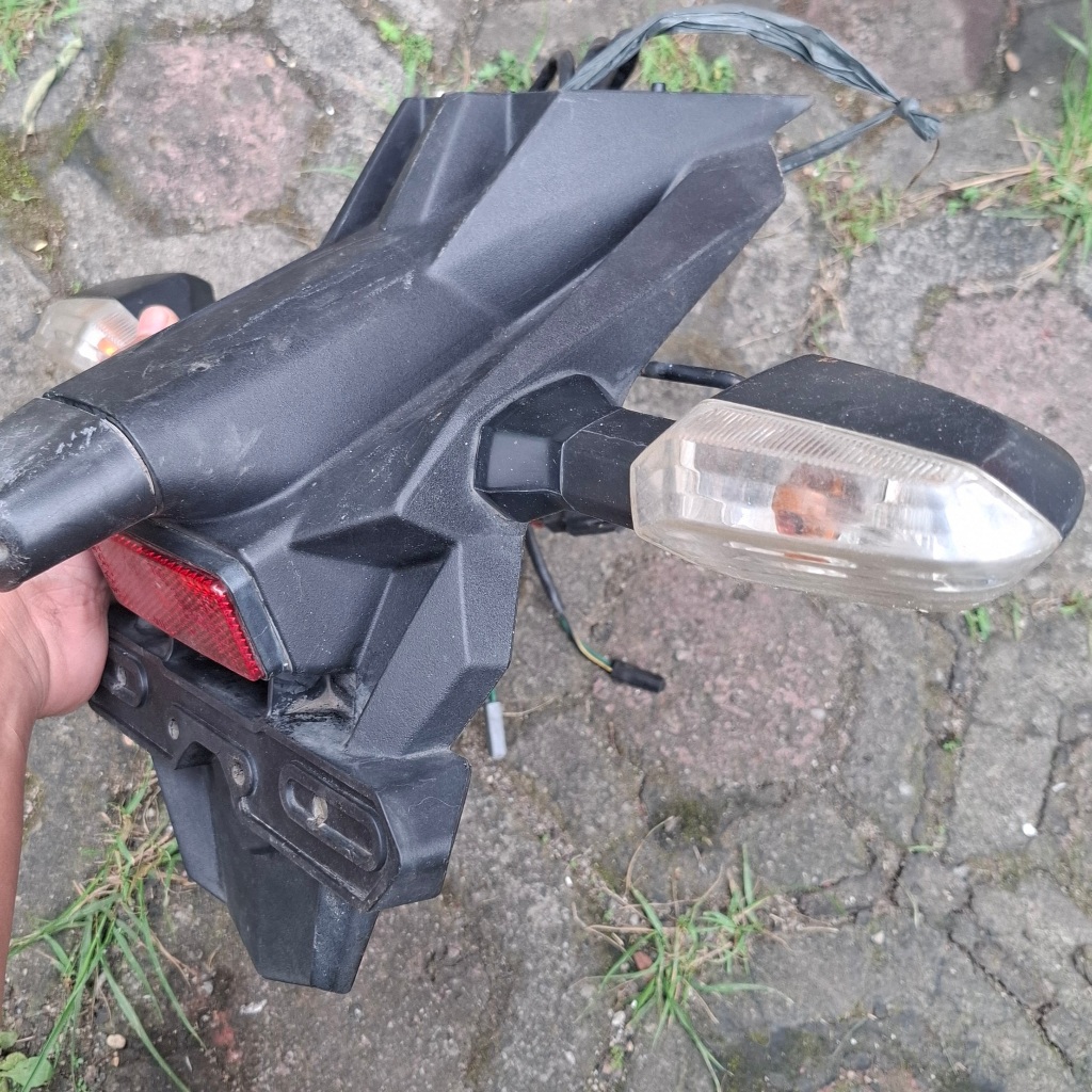 Jual Spakbor belakang set lampu sen ninja fi 250 old original copotan ...