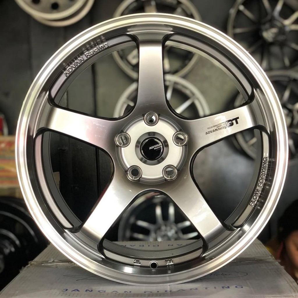 Jual Velg Advan GT Ring 18 Lebar 8,5 Pcd 5x114 Et 42 Warna Silver | Velg R18 | Velg Mobil | Velg ...