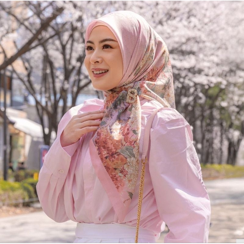 Jual [New] Buttonscarves Series Seoul | Shopee Indonesia