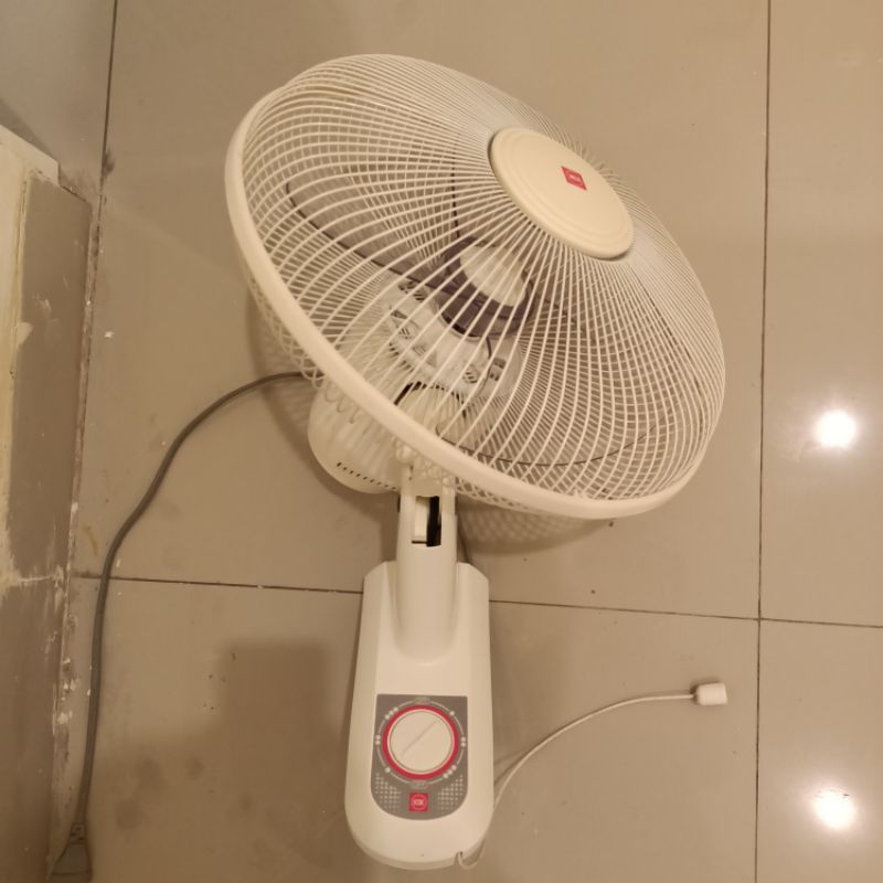 Jual Wall Fan kipas angin dinding kipas angin tempel merk KDK WN 30 B ...