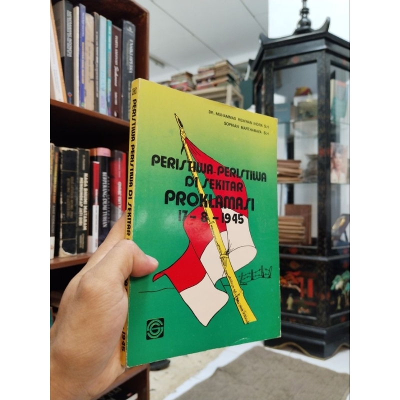 Jual PERISTIWA-PERISTIWA DI SEKITAR PROLAMASI 17-8-1945 - Dr. Muhammad ...