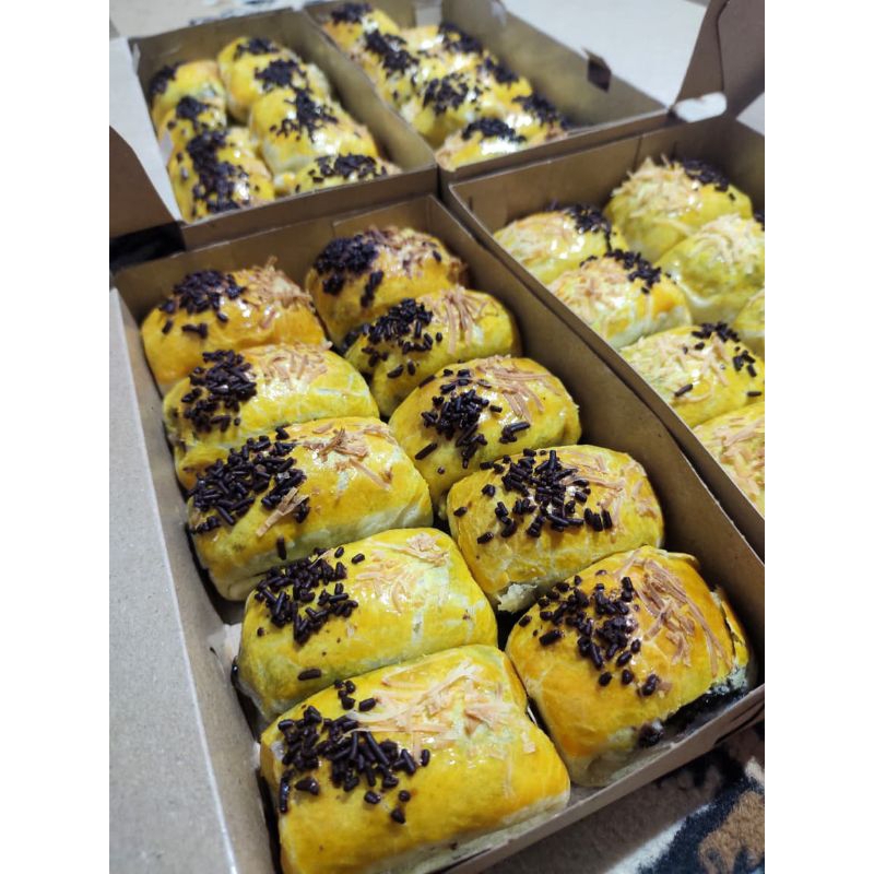 Jual BOLEN, bolen bandung, bolen pisang, bolen pisang coklat | Shopee ...