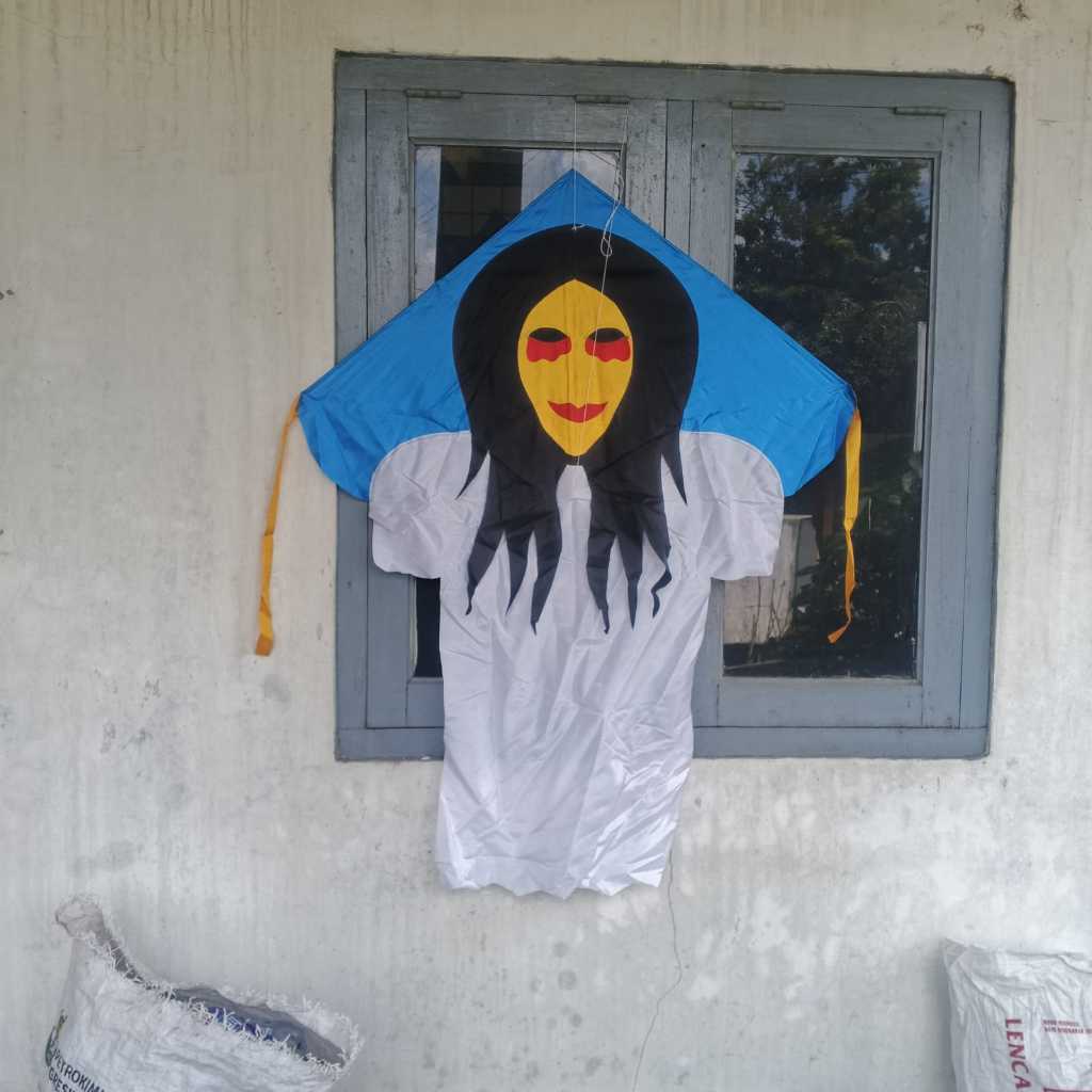 Jual Layangan , layang-layang motif Hantu Kuntilanak bahan bambu kain ...