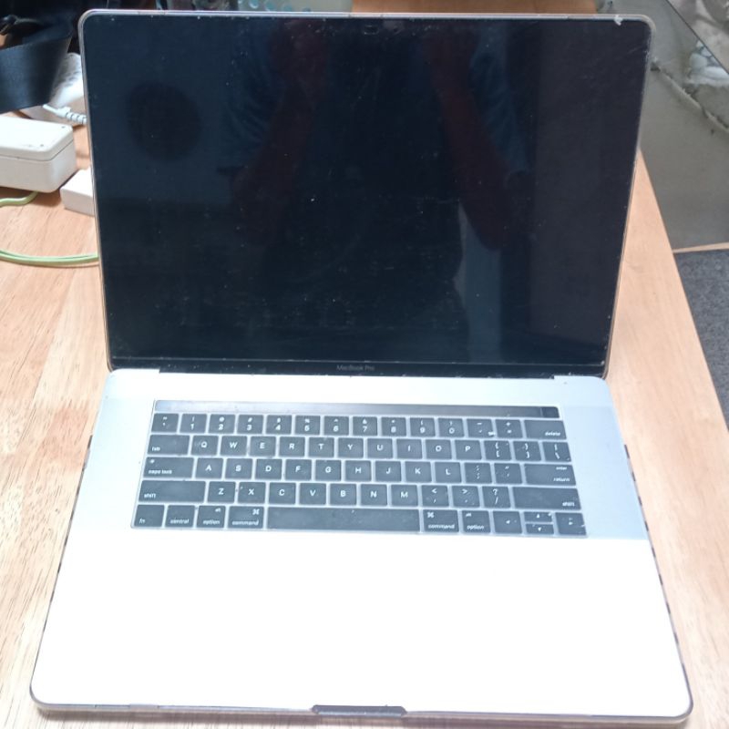 Jual Macbook Pro 2017 15in i7 16GB/1TB Quad-Core Dual VGA Retina ...