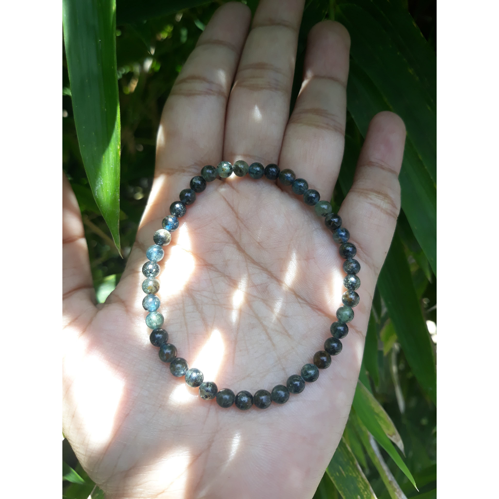Jual Gelang Blue Kyanite 5mm ada inklusi bintik hitam didalamnya, Batu ...