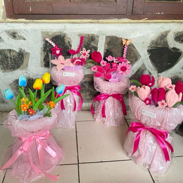 Jual [Pre Order] buket kawat bulu Tulip | buket wisuda | buket lucu ...