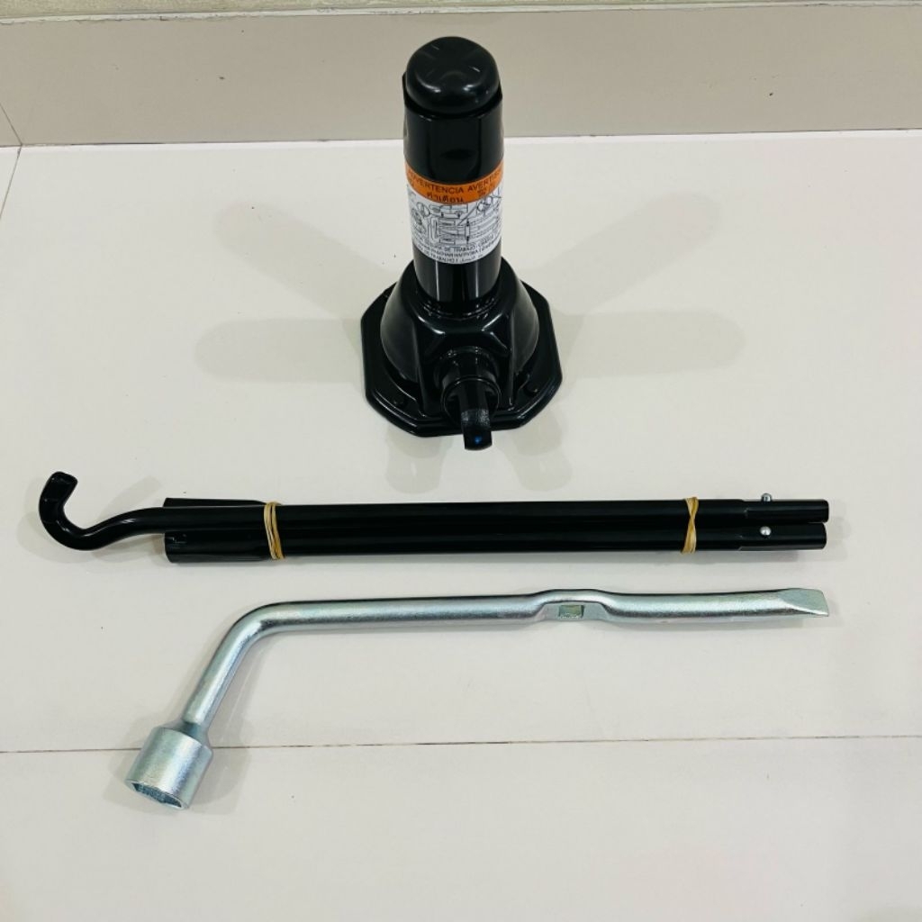 Jual Dongkrak / Screw Jack Botol Original Mobil Innova / Innova Reborn ...