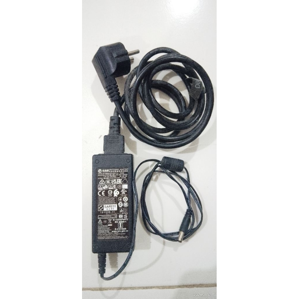 Jual Adaptor Charger 19v 1.58a 30.02 watt bekas Monitor Viewsonic ...