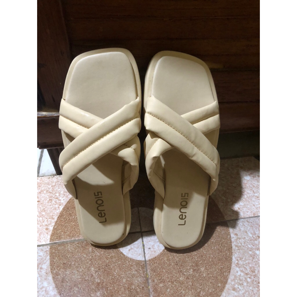 Jual preloved sendal slop wanita kekinian empuk | Shopee Indonesia