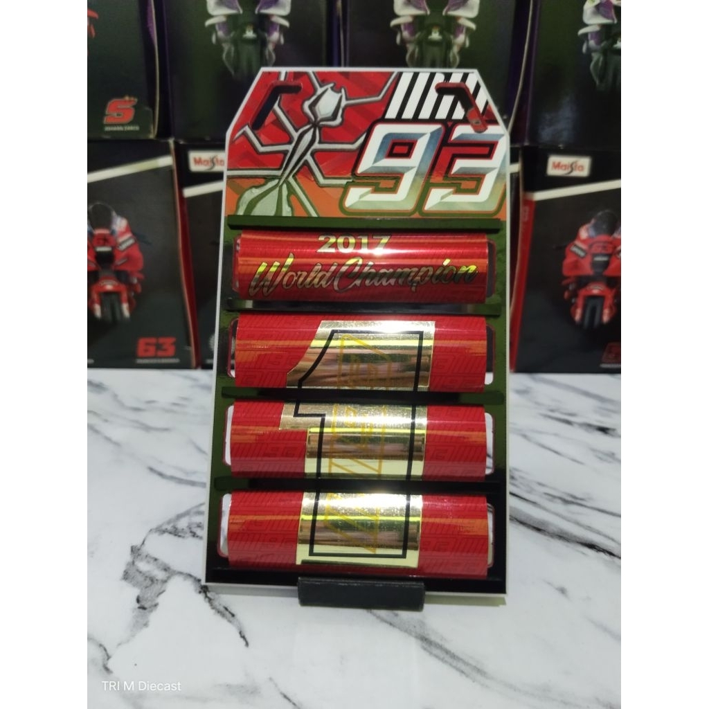 Jual Miniatur pit board marc marquez world champion motogp 2017 skala 1 ...