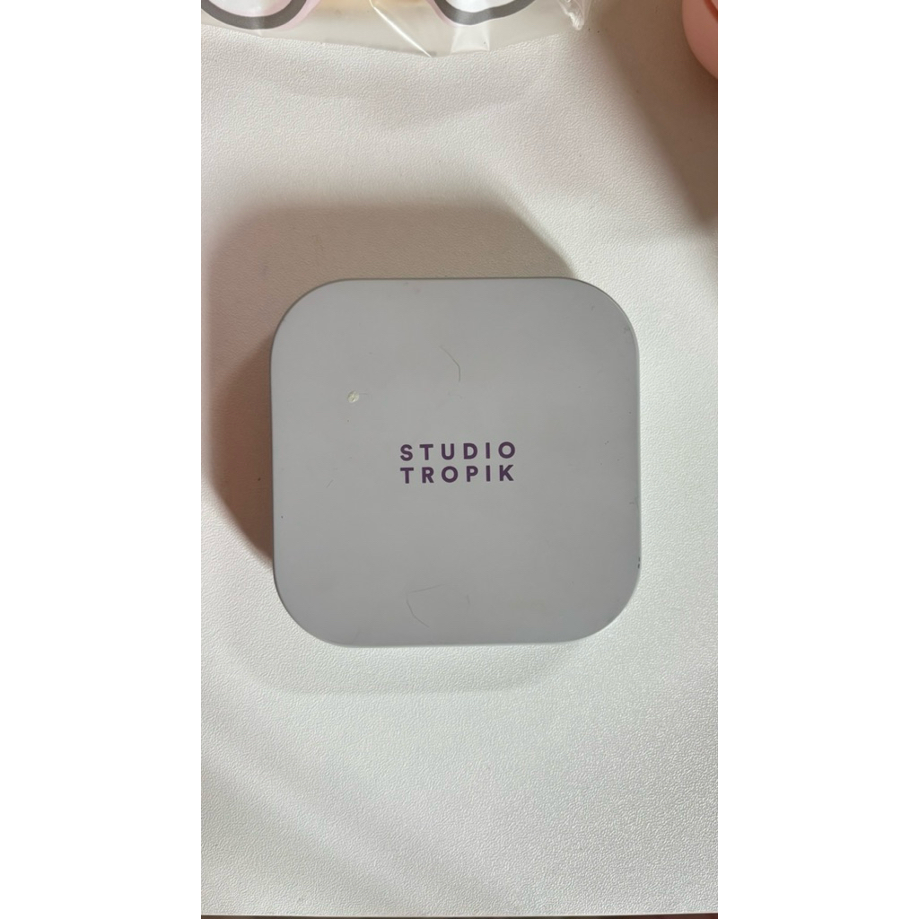 Jual studio tropik translucent setting powder preloved | Shopee Indonesia