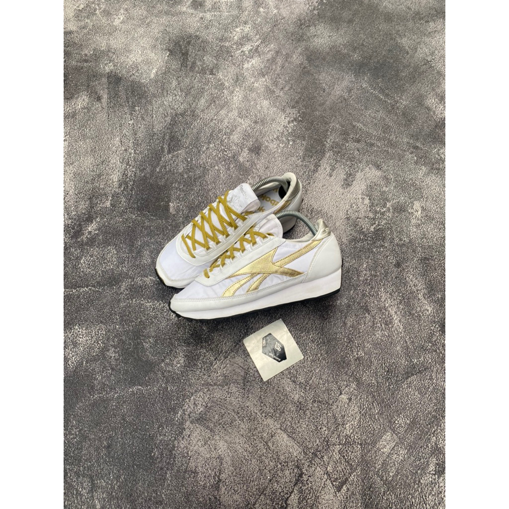 Jual REEBOK AZTEC | Shopee Indonesia