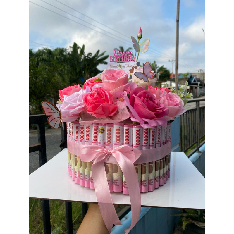 Jual MONEY CAKE DUMMY, kue ulang tahun uang , isi tarik uang 20 lembar ...
