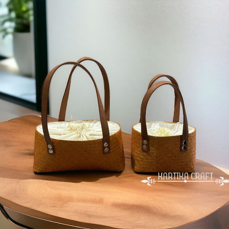 Jual Tas Hampers Anyaman Pandan Oval Puring Serut Solid | Shopee Indonesia