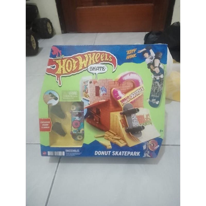 Jual hotwheels tony hawk donut skatepark with exclusive board & skate ...