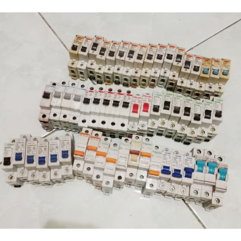 Jual mcb bermacam amper dan merk 1p -varian mcb tinggal pilih | Shopee ...