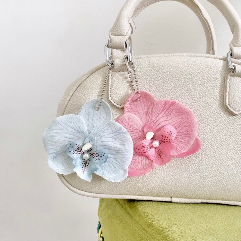 Jual gantungan anggrek / Bag Charm Orchid / Orchid Keychain / Gantungan ...