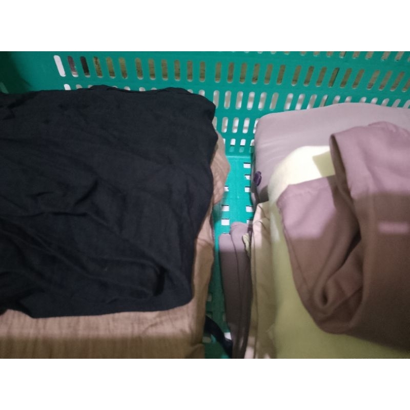 Jual baju preloved kalo mau chat admin buat cek stok | Shopee Indonesia