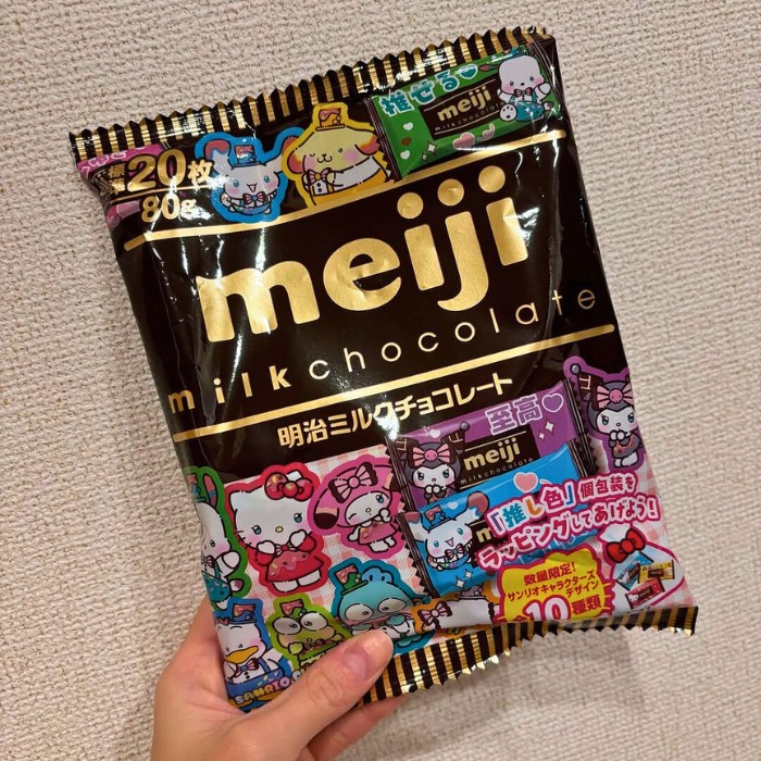 Jual Meiji Best 3 assorted Chocolate Japan x sanrio edition | Shopee ...