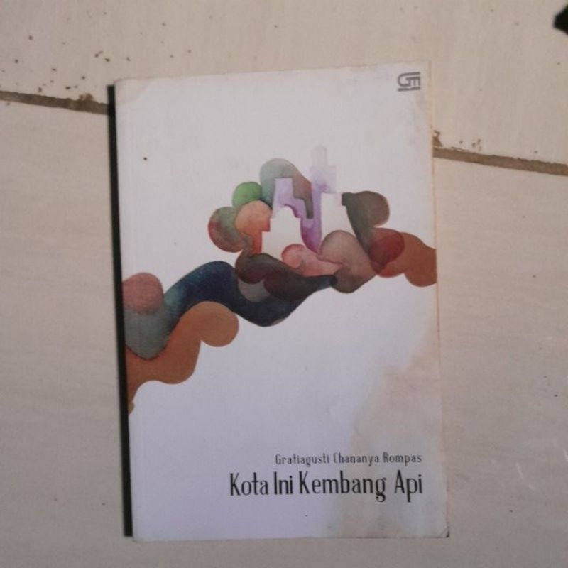 Jual Buku Puisi Kota Ini Kembang Api - Gratiagusti Chananya Rompas ...