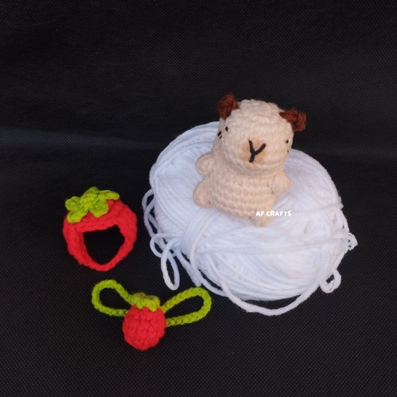 Jual gantungan kunci capybara rajut // crochet keychain capybara ...