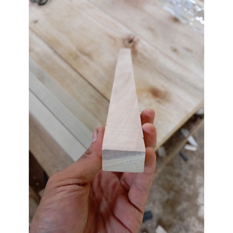Jual Balok kayu 3cm x 4cm bahan kayu manglid sudah serut halus panjang ...