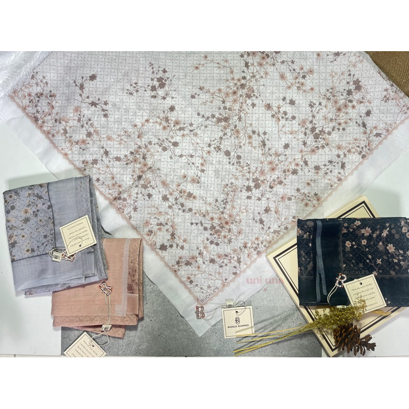 Jual [Uni Una] Hijab Buckle Scarves Motif Series 07 - Box | Shopee ...