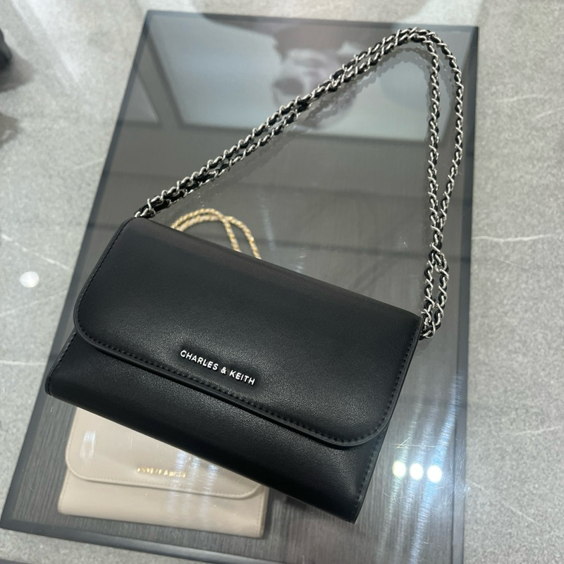 Jual dompet panjang magnetic front flap slingbag/selempang with chain ...