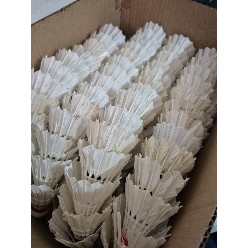 Jual Shuttlecock Kok Cock Bekas Merk Campuran 70% - 80% khusus latihan ...