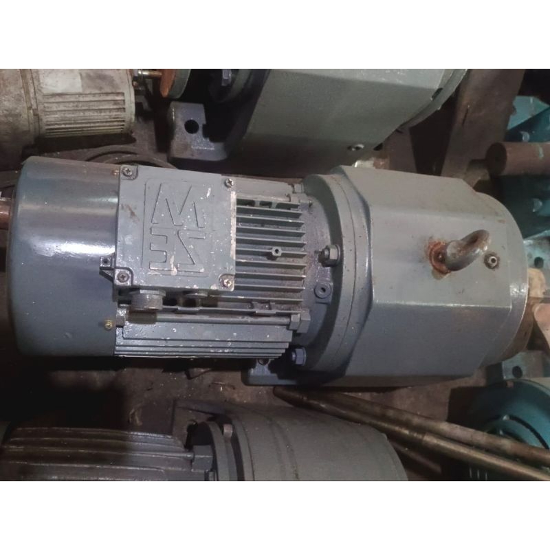 Jual SEW helical gear 3,7 kw 5 hp 1:25 3 phase 220-380v germany ...