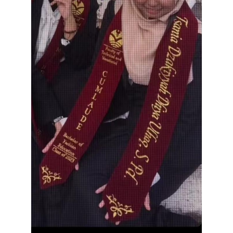 Jual (DESIGN SELEMPANG UPI)selempang wisuda kalung model v coak depan ...