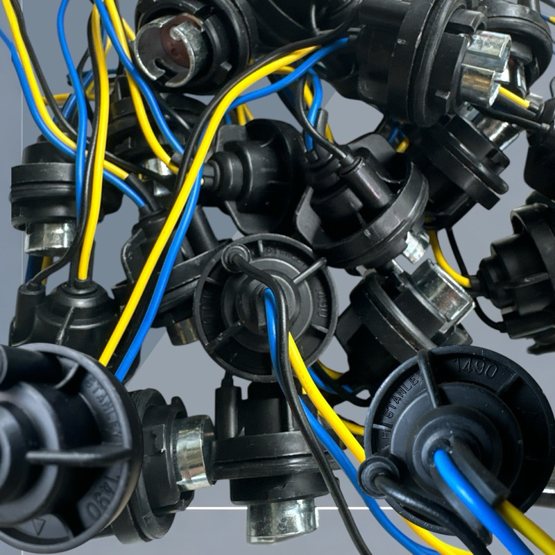 Jual SOKET LAMPU REM UNIVERSAL MOBIL DAN MOTOR ASLI STANLEY | Shopee ...