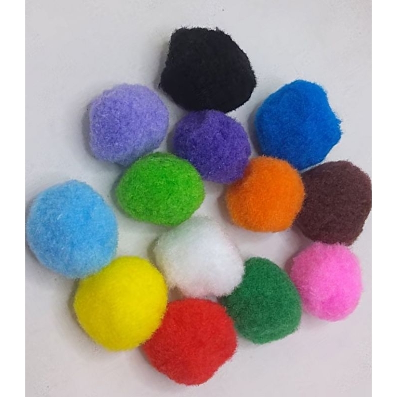 Jual pom pom 4cm Mainan edukasi anak sensorik motorik anak paud TK dan ...