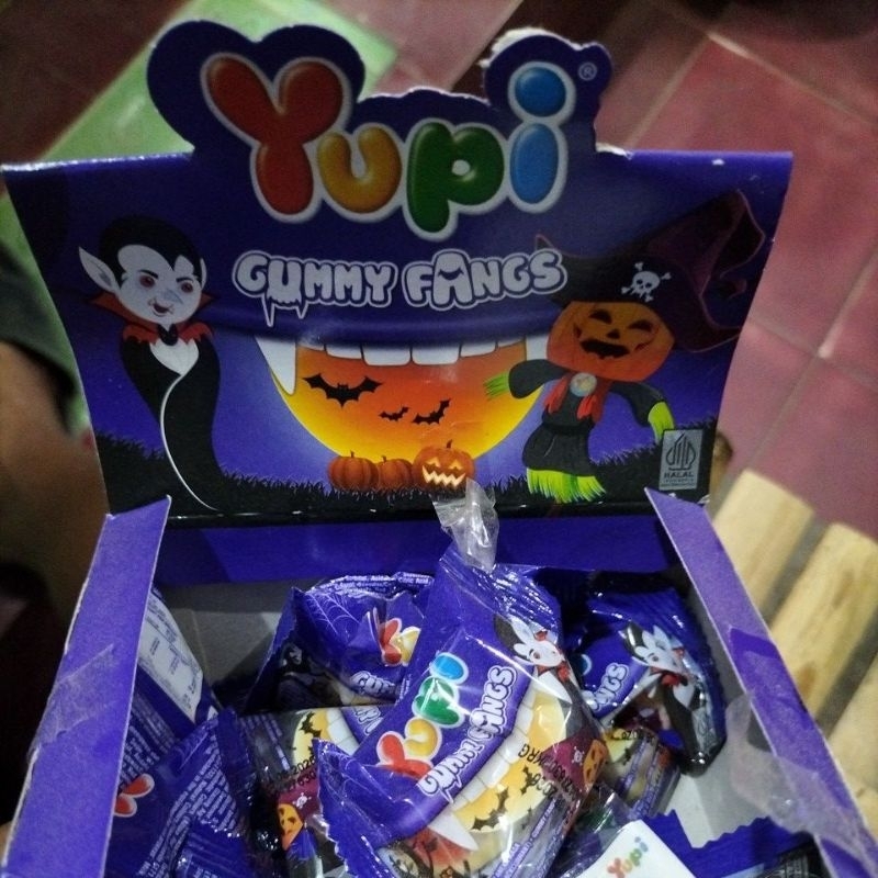 Jual Perment Yupi Gummy fangs | Shopee Indonesia