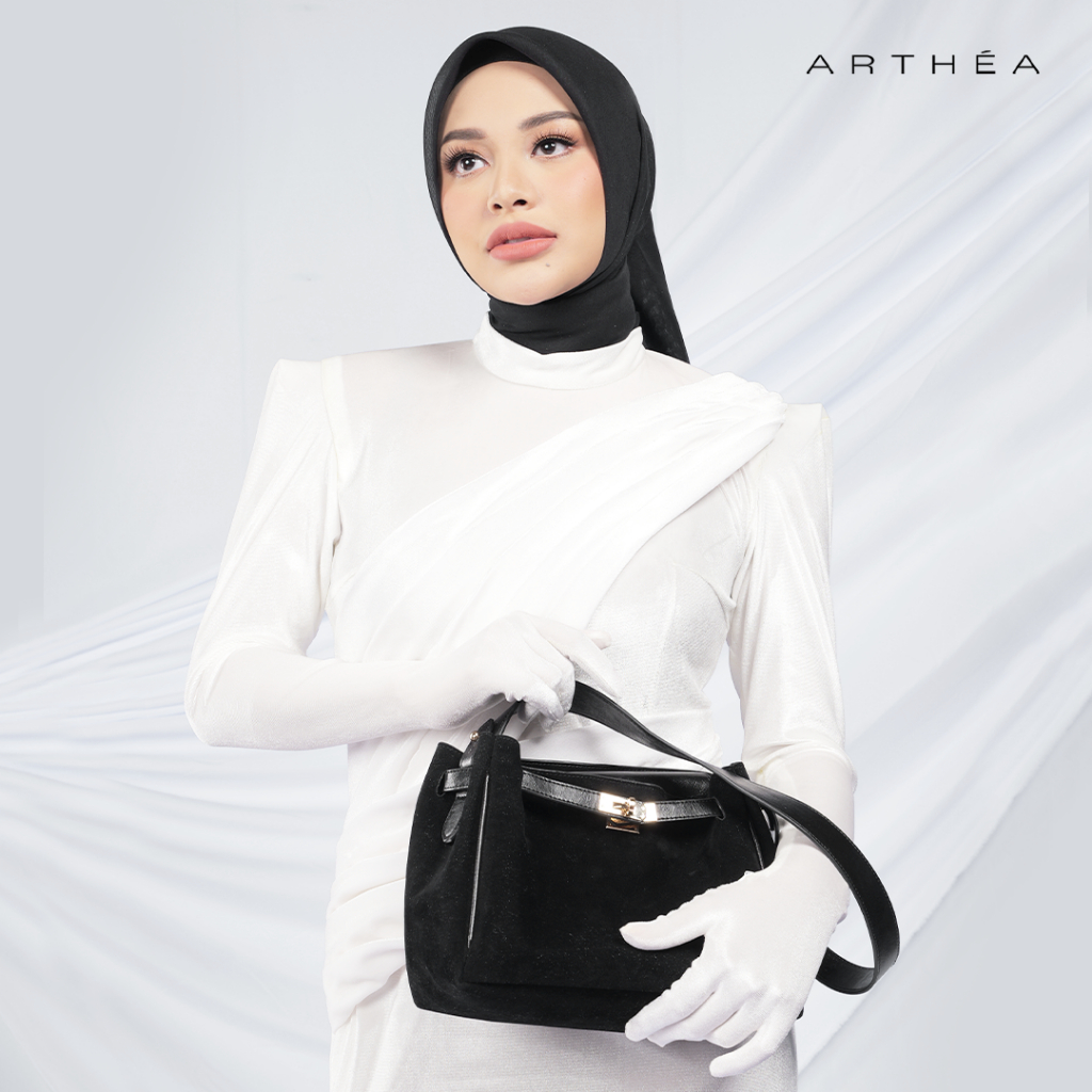 Jual (FREE CARD HOLDER) Titania Bag Black - Arthea Aurel Hermansyah ...