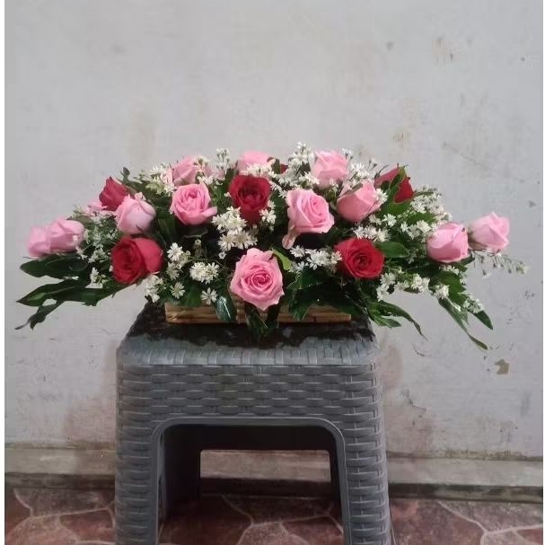 Jual Rangkaian bunga meja/bunga mawar fresh | Shopee Indonesia
