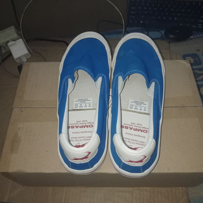 Jual Compass Blue Slip On Retrograde | Shopee Indonesia