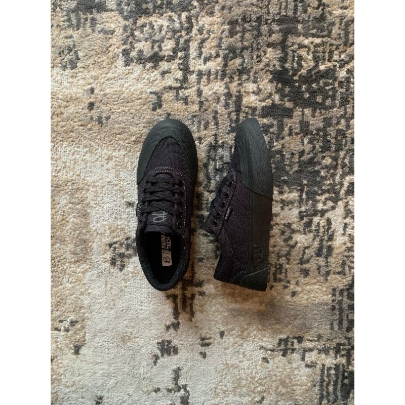 Jual Patrobas Basic All Black low | Shopee Indonesia
