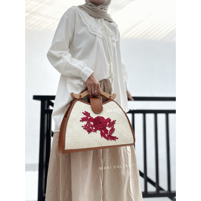Jual Tas Anyaman Pandan Brokat Bunga Handmade Handle Kayu Tas Pesta ...