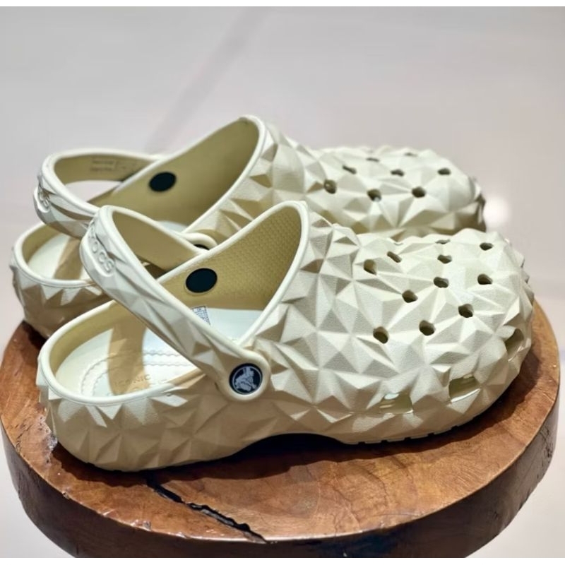 Jual CROCS GEOMETRIC CLOG UNISEX ORI(free jibbit) | Shopee Indonesia