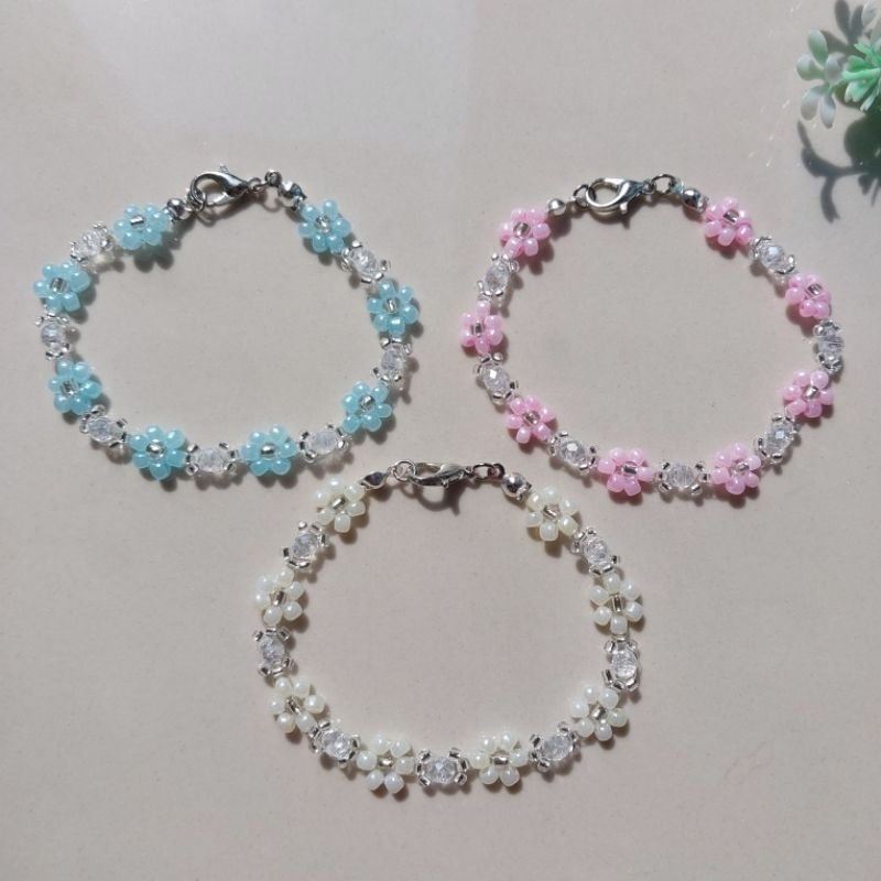 Jual Gelang Manik - Manik Bunga / Daisy Beaded Bracelet / Korean Beaded ...