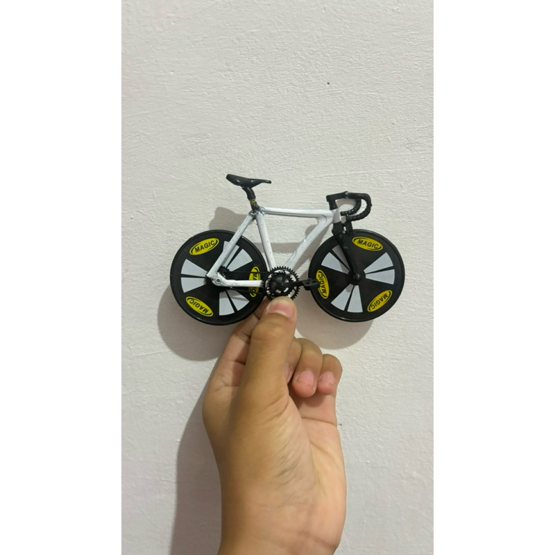 Jual miniatur Fixie HITAM PUTIH PAKE WHEELDOP | Shopee Indonesia