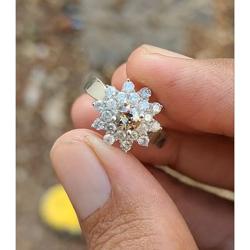 Jual Cincin Berlian asli untuk wanita cantik dan elegan model bunga ...