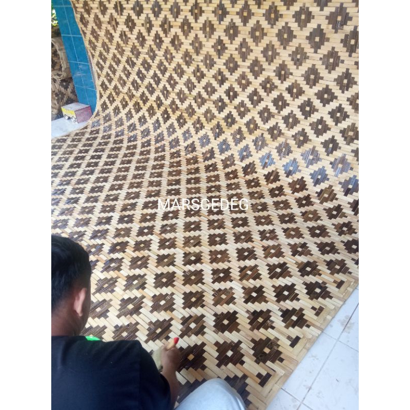 Jual Anyaman bambu motif/Bilik/Gedeg/Tabag/gribik sudah vernis | Shopee ...