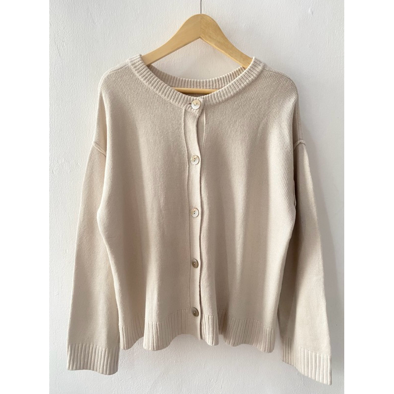 Jual GU UNIQLO KNIT CARDIGAN ONECK IN IVORY (L) | Shopee Indonesia