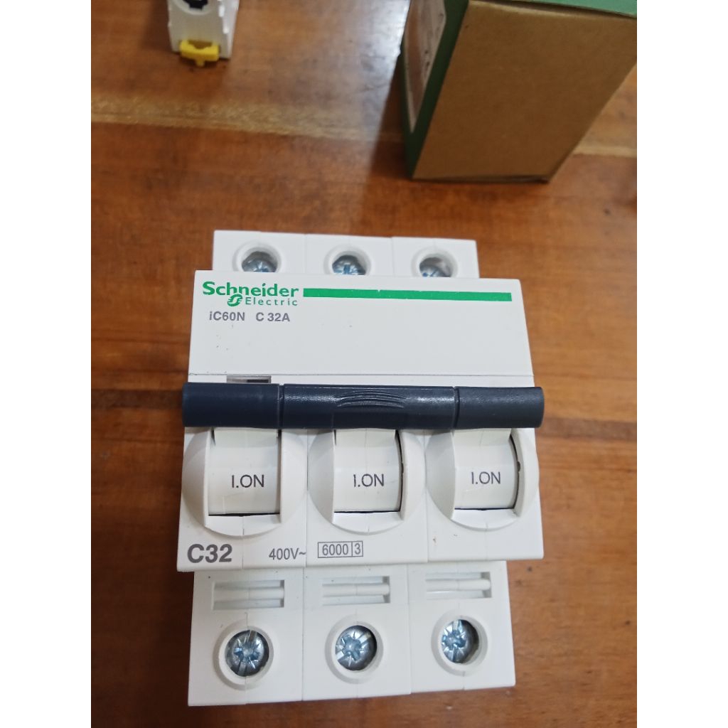 Jual MCB ACTI9 A9F74332 MCB 3P 32A IC60N SCHNEIDER | Shopee Indonesia