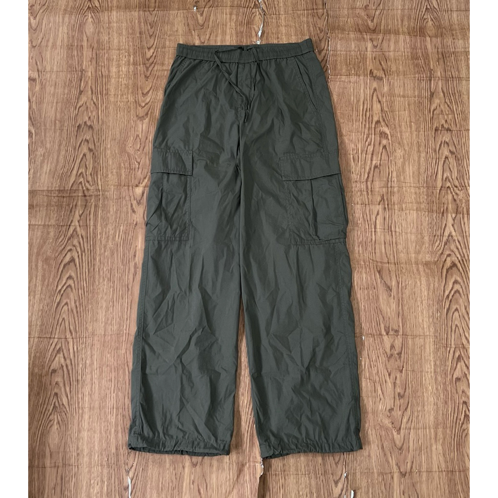 Jual Uniqlo cargo parasut | Shopee Indonesia