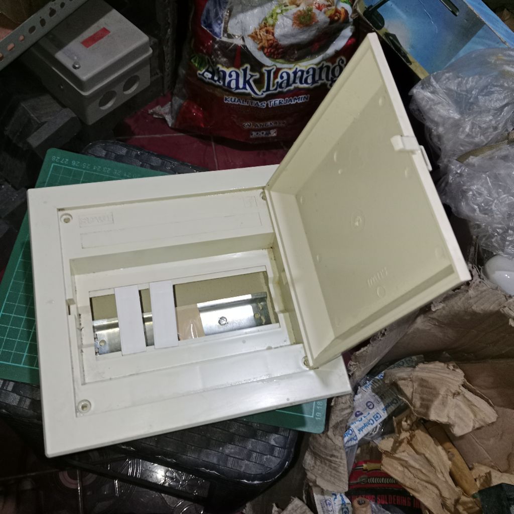 Jual box mcb suwi 8group new | Shopee Indonesia